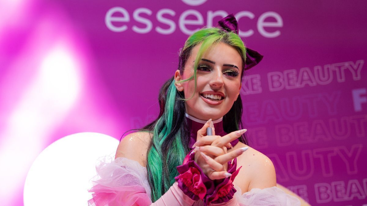Essence spielt sich in die Herzen der Cosplayer | W&V