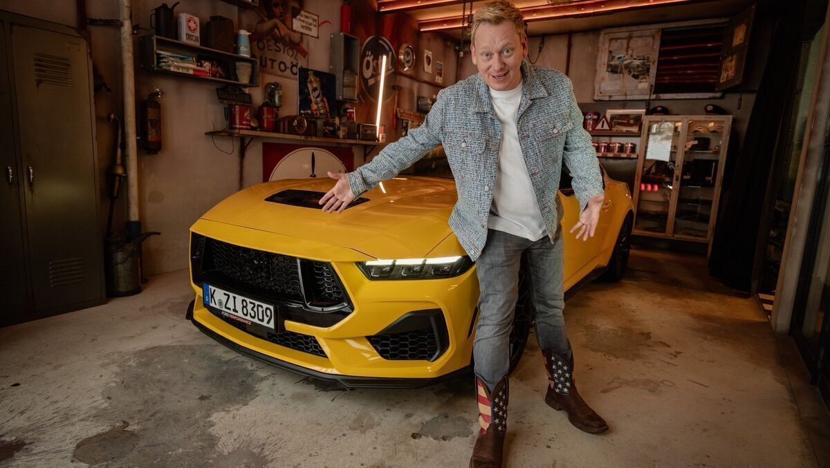 Knossi fährt den Ford Mustang vor | W&V