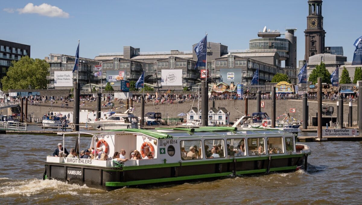 Wie Frosta den Hamburger Hafen zur Markenbühne macht | W&V
