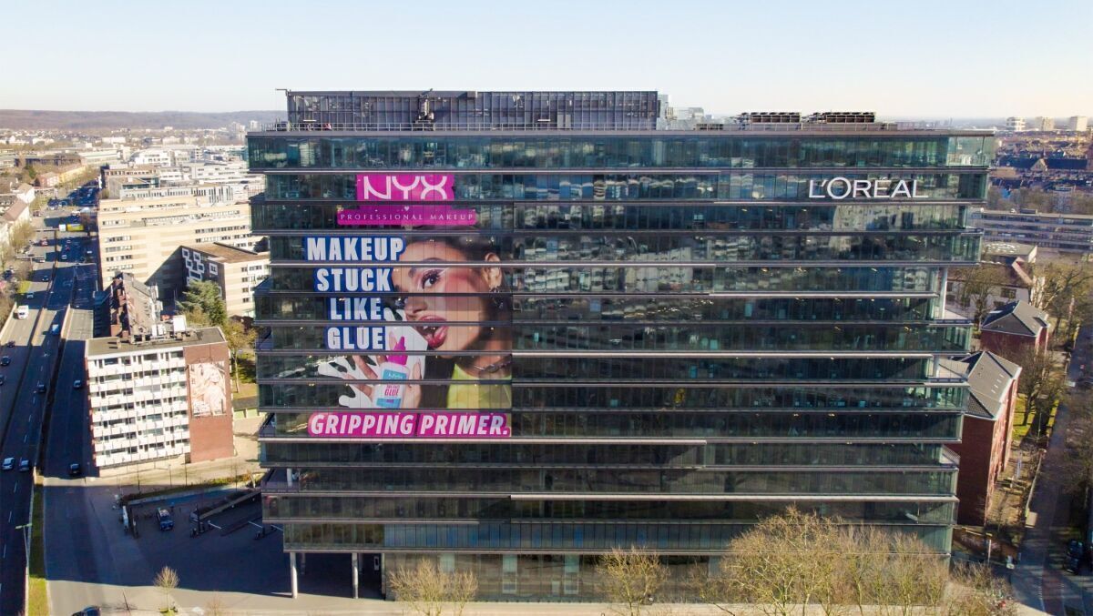 Wie L'Oréal seine Deutschlandzentrale zur Werbefläche macht | W&V