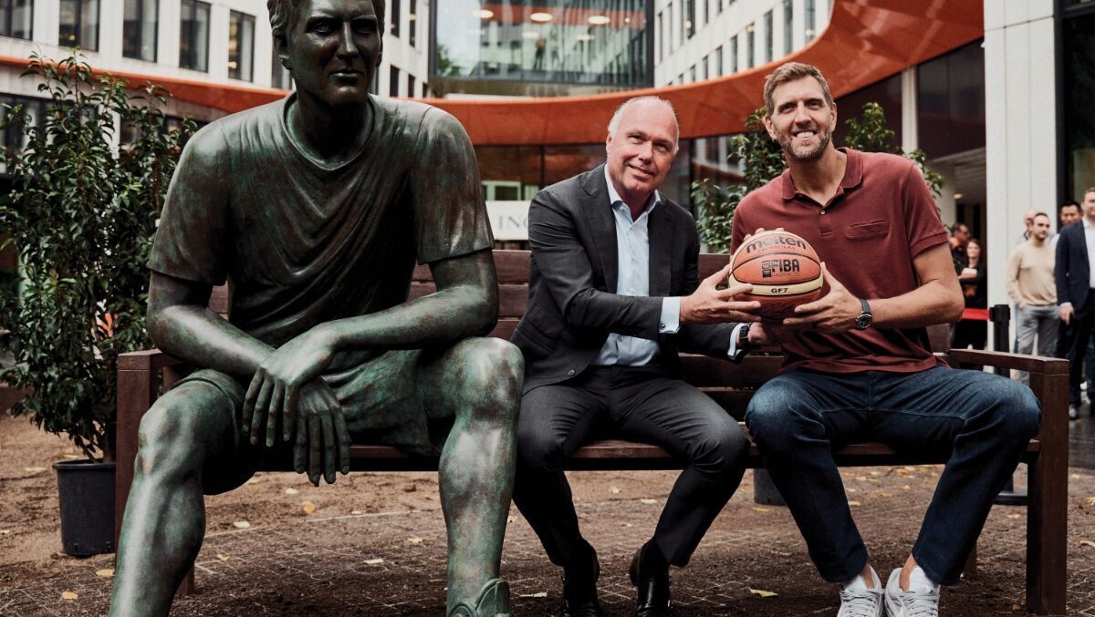 ING Deutschland errichtet Statue für Dirk Nowitzki | W&V