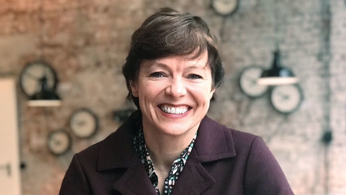 Diego Miranda holt Bettina Olf zu Geometry | W&V