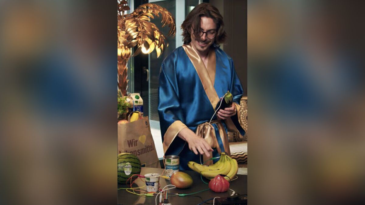 JvM-Spot: Marc Rebillet bringt Mango und Melone zum Klingen | Special ...