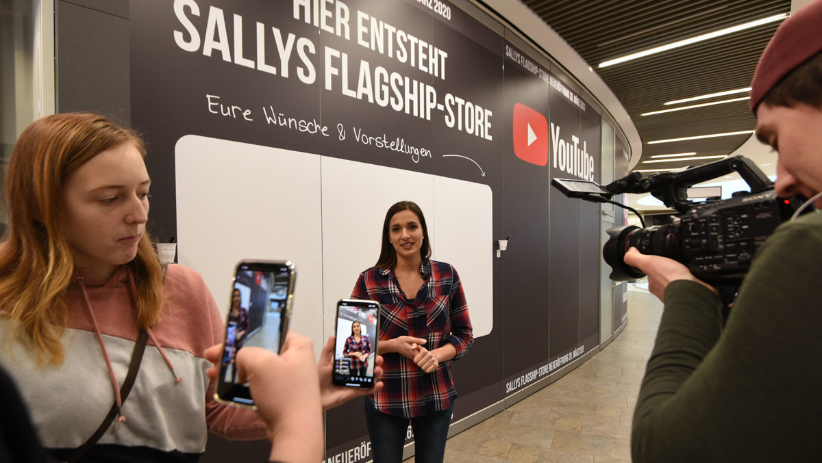 Sallys Welt: YouTube-Star eröffnet Flagship-Store | W&V