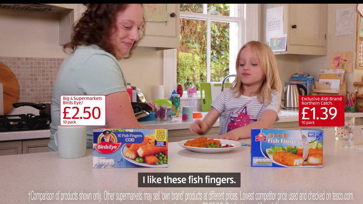 Aldi setzt in diesem Spot auf Humor und Gebärdensprache | W&V