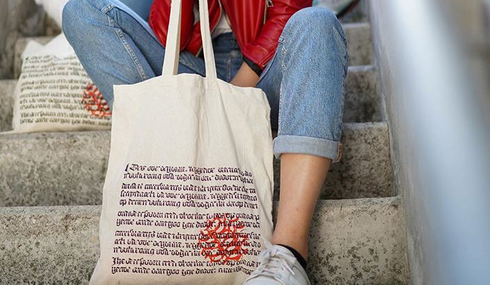 Die NYT macht den Hugendubel-Beutel zum It-Piece | W&V