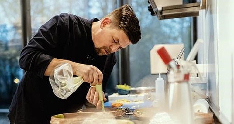 Tim Mälzer kocht künftig exklusiv für Vox | W&V