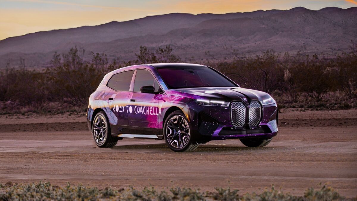 Coachella: Doja Cat entwirft Car-Wrap für BMW iX | W&V
